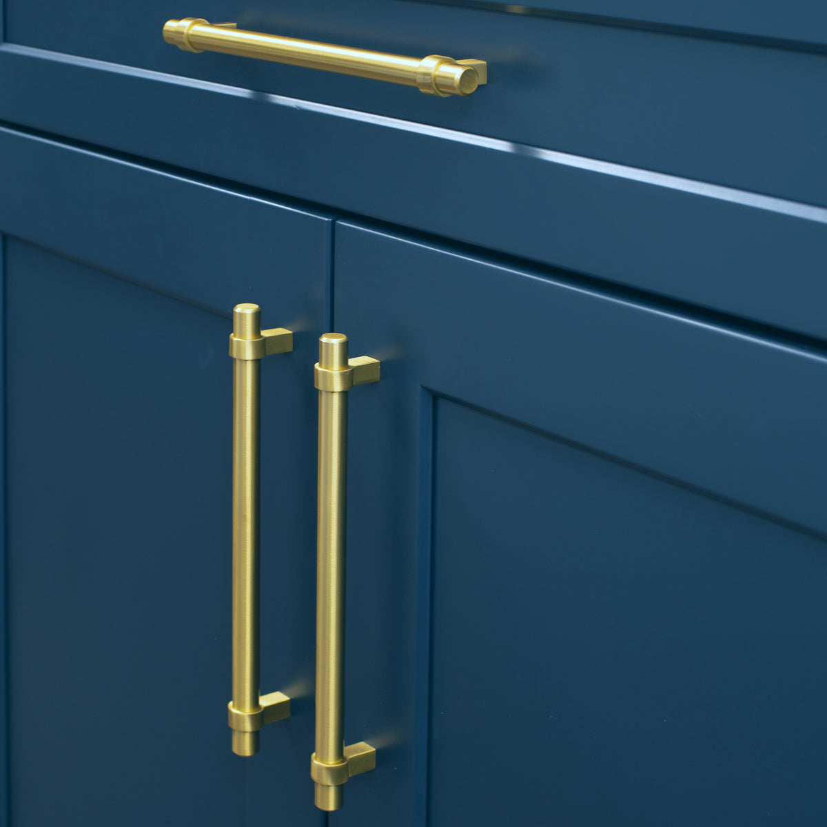 How to Mount Cabinet Pulls: Vertical vs. Horizontal (4 Easy Layouts ...